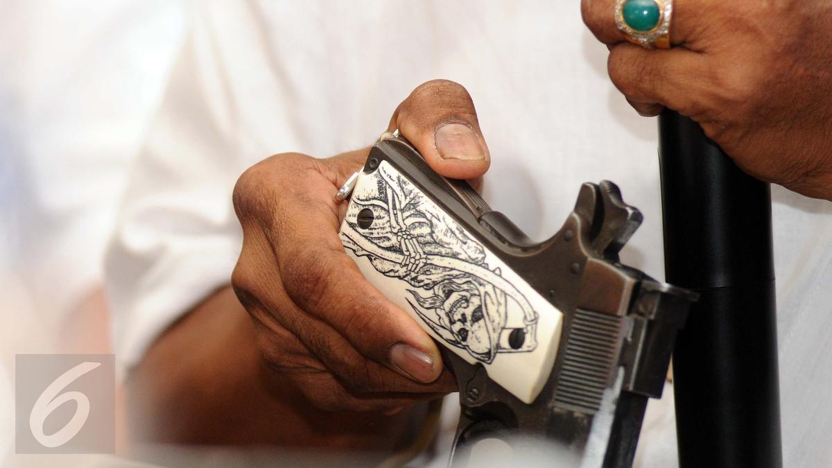 Tengkorak dan Simbol Pencabut Nyawa di Pistol Untung Sangaji - News ...