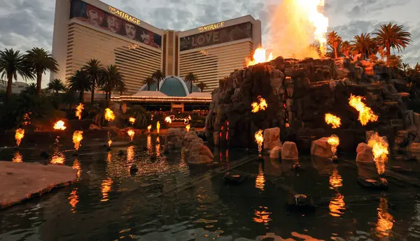 Sosok Inspiratif, Dea Valencia Pengusaha Muda Pemilik Batik Kultur ...