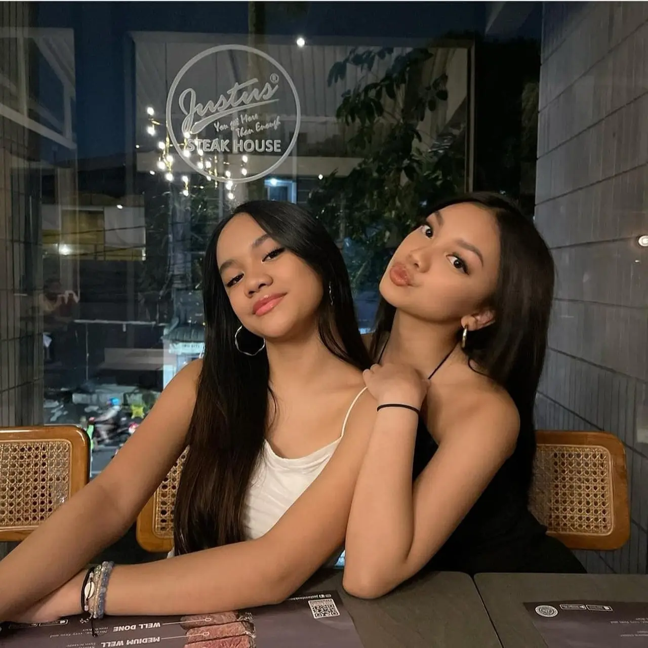 Sister Goals, Potrer Terbaru Naura Ayu dan Neona Ayu Dijuluki the ...