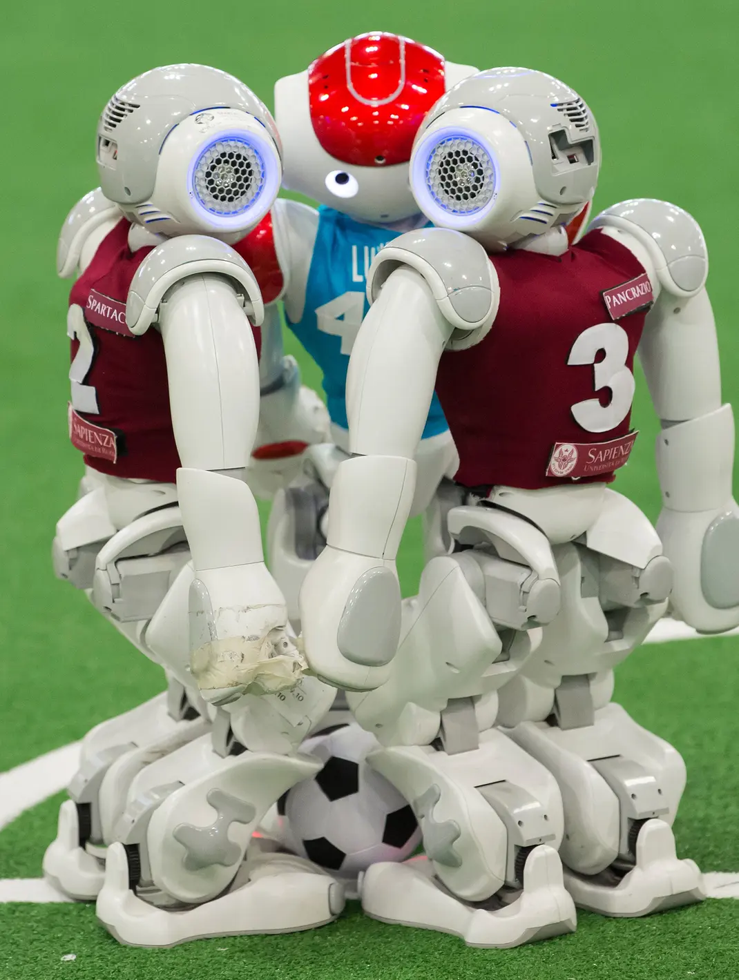 Saat Para Robot Bertanding Sepak Bola - Foto Liputan6.com