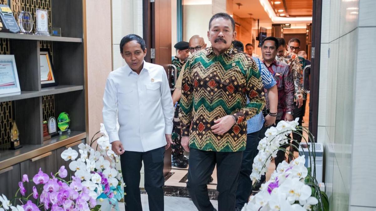 Menteri Kehutanan Temui Jaksa Agung, Ini yang Dibahas - News Liputan6.com