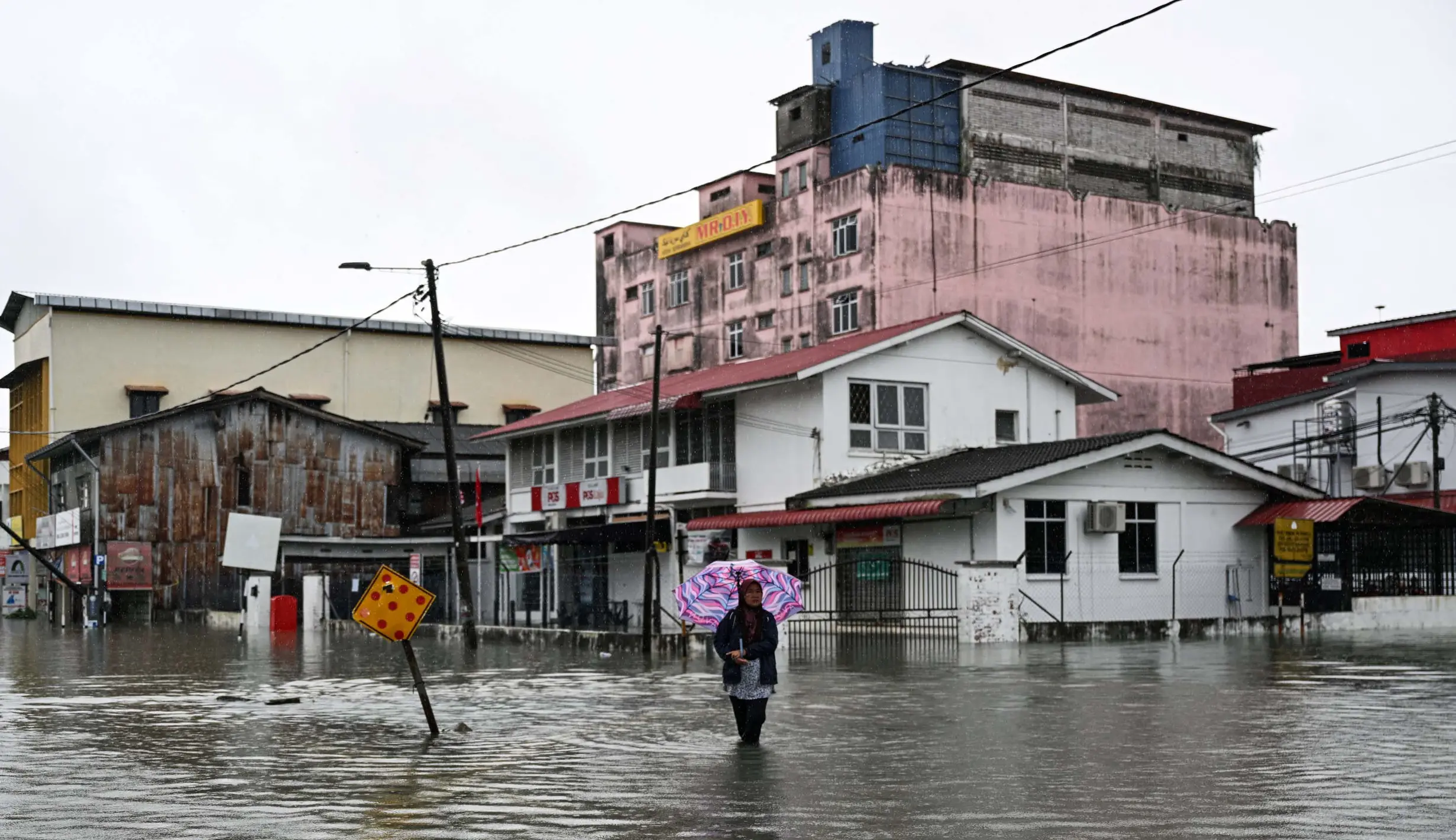 Banjir Besar Landa Malaysia, Lebih Dari 80 Ribu Orang Mengungsi - Foto ...