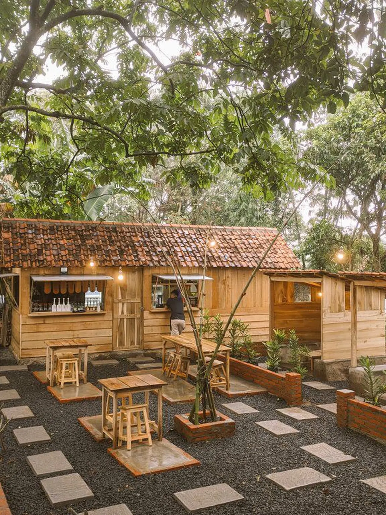 Kafe di Tengah Kebun Kecil di Bogor, Nasi Campur Bali dan Ikan Bakar ...