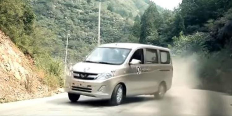 Begini Jadinya Kalau Wuling Dipakai Drifting - Berita Otosia.com
