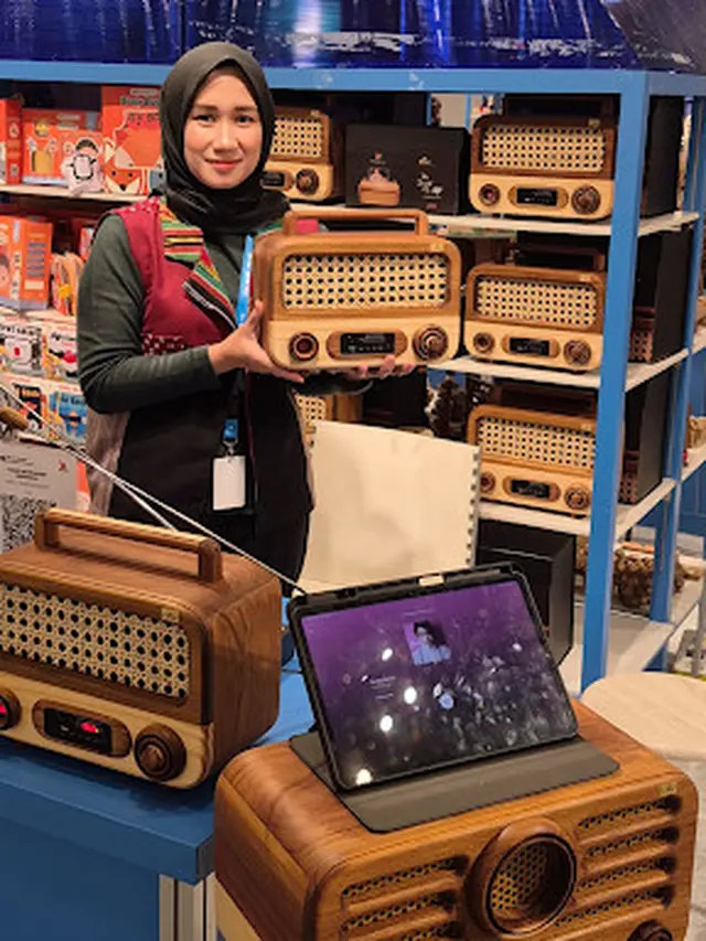 Cerita Faber Instrument Indonesia Ubah Kayu Bekas Jadi Radio Vintage ...