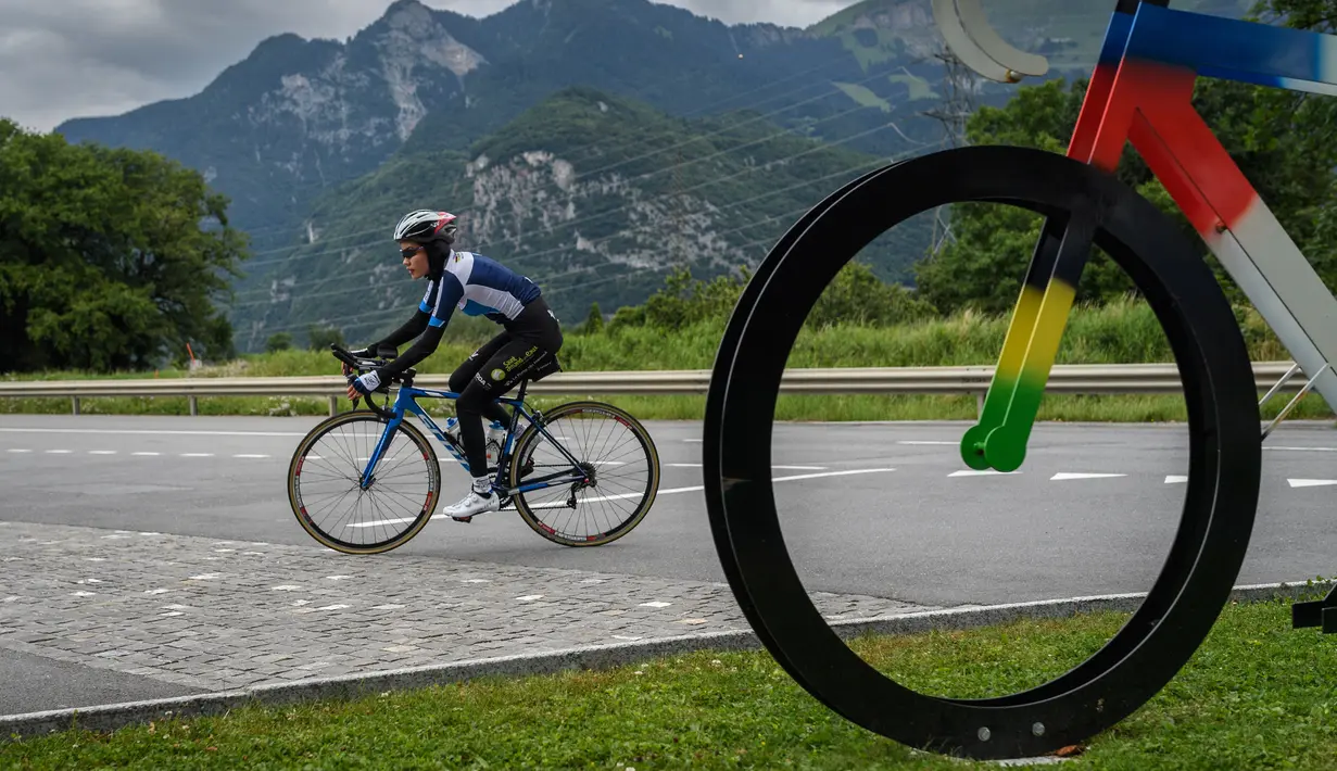 FOTO: Pesona Atlet Cantik Balap Sepeda Afghanistan yang Siap Bersaing ...