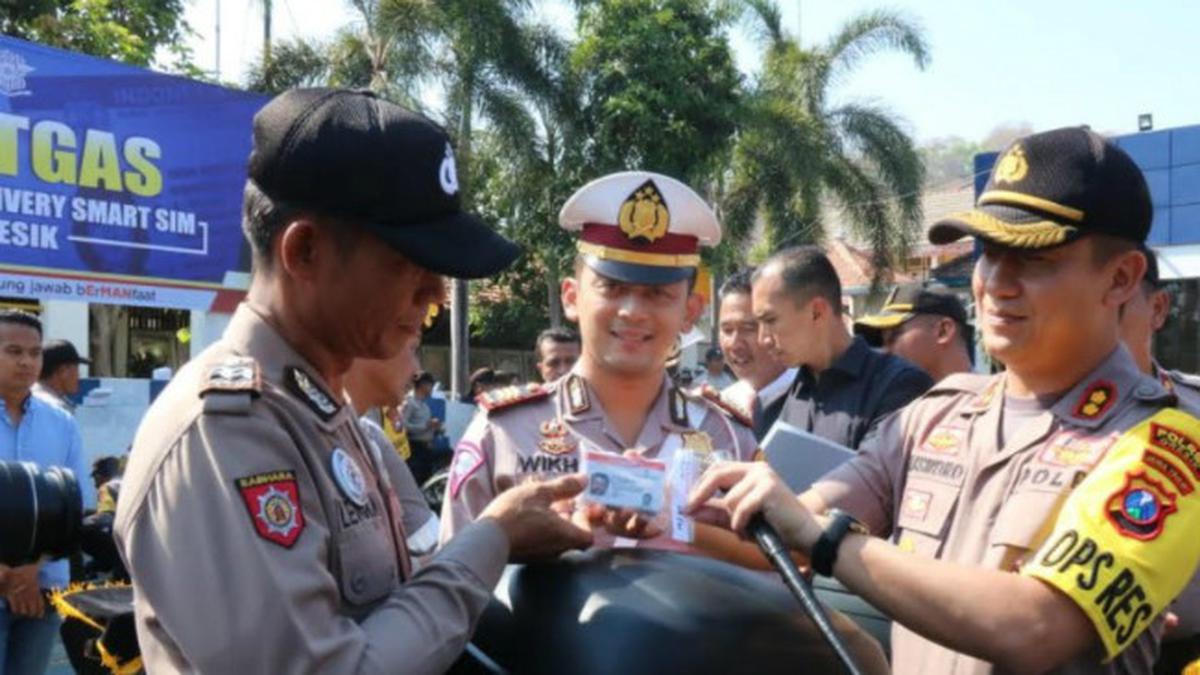 Pertama di Jatim, Polres Gresik Antarkan SIM Masyarakat