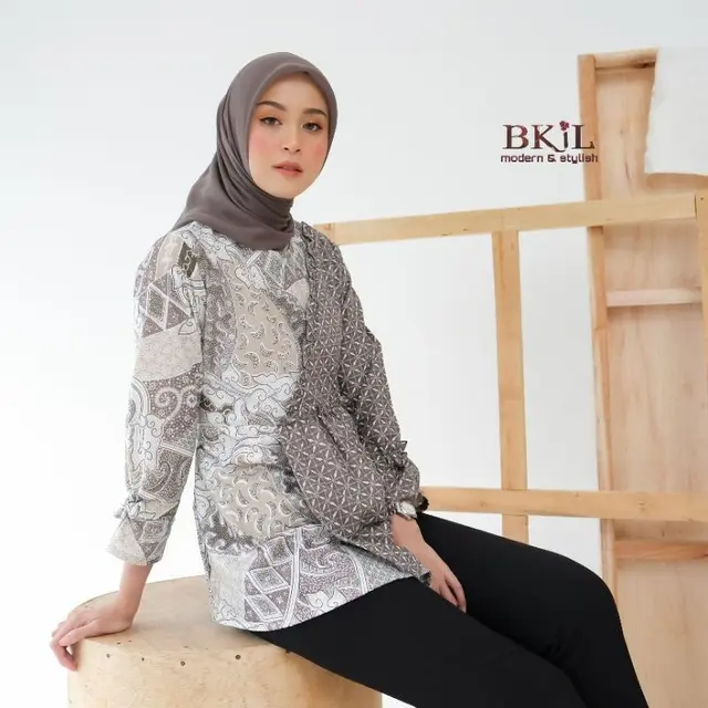 10 Rekomendasi Blouse Batik Kekinian untuk Wanita Terbaru dan Terbaik ...