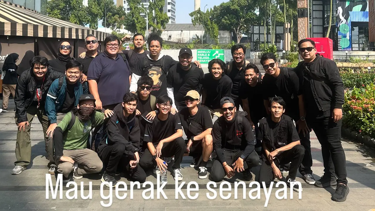 Gaya Para Selebriti Ikut Demo Kawal Putusan MK di Gedung DPR, Reza Rahadian sampai Joko Anwar ...