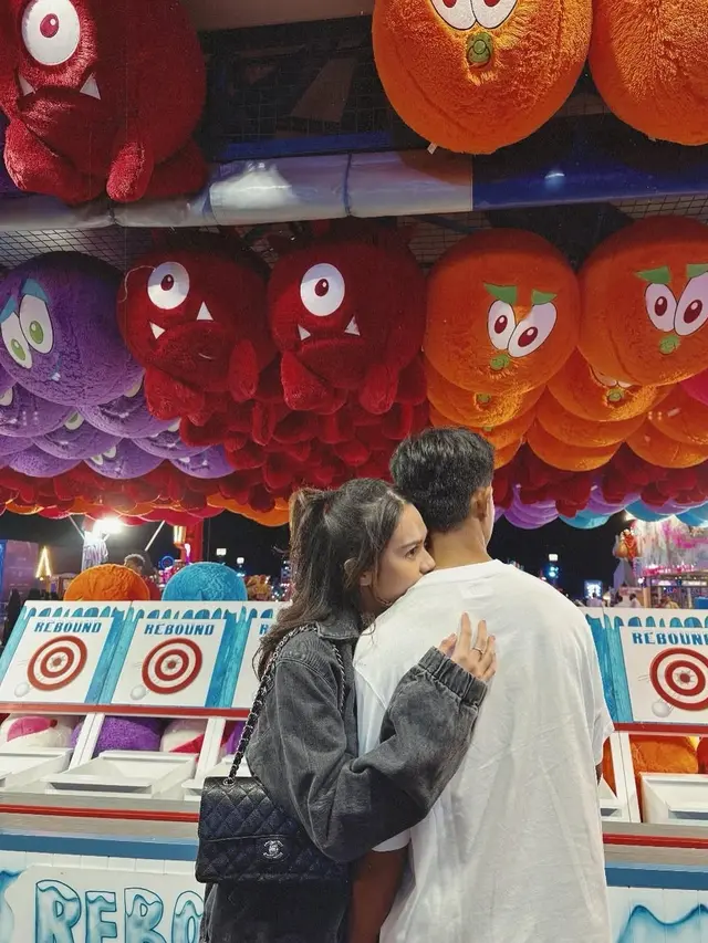 7 Potret Terbaru Azizah Salsha Dikabarkan Hamil, Pose Pratama Arhan Jadi Sorotan - Hot Liputan6.com