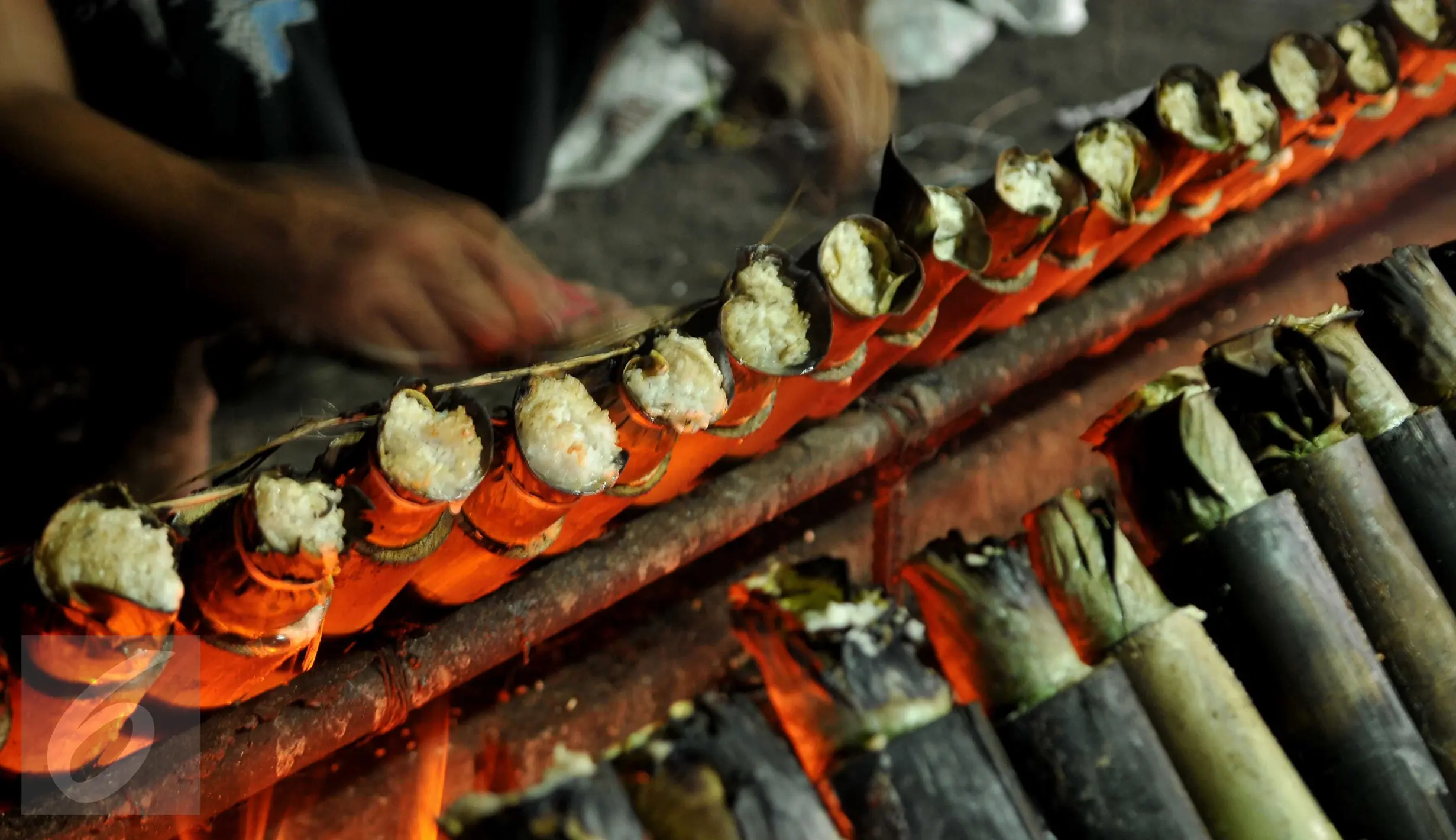 Melihat Lebih Dekat Proses Pembuatan Lemang - Foto Liputan6.com