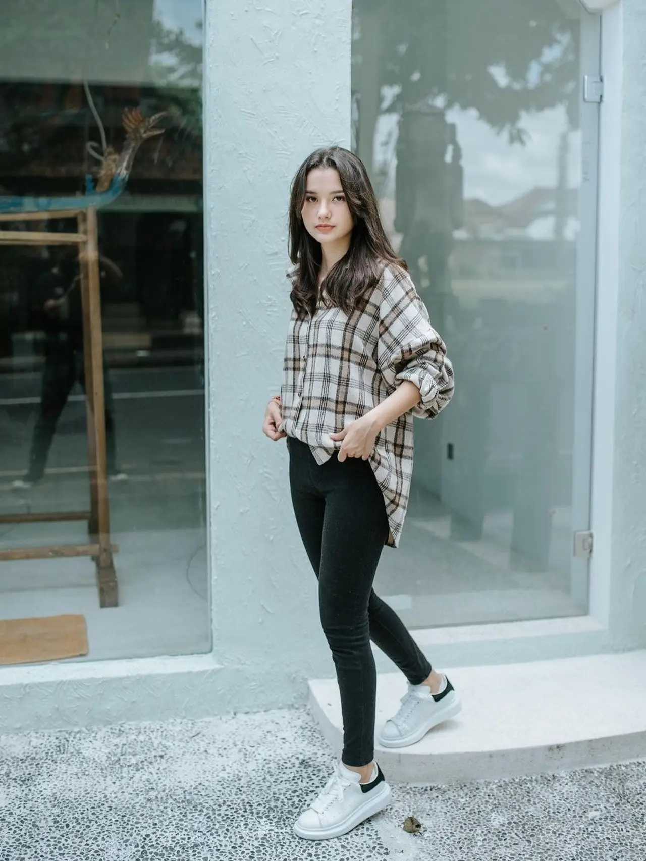 7 Ide Outfit Santai Ala Sarah Manzel, Tetap Cantik dan Catchy