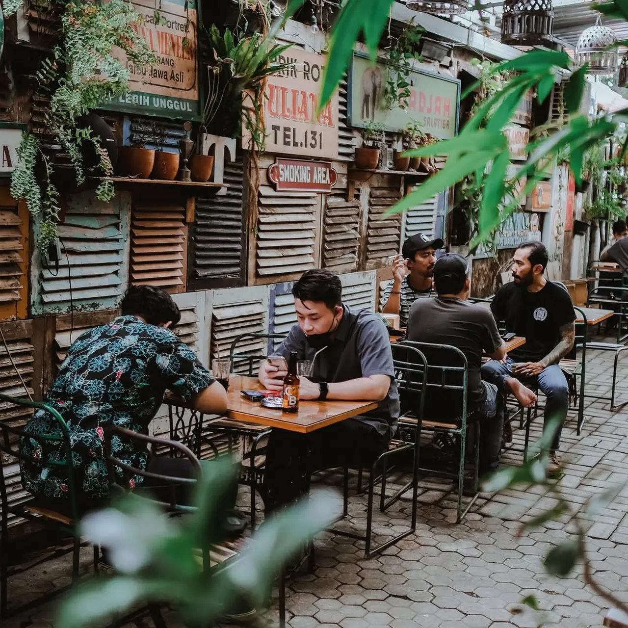 10 Rekomendasi Cafe di Surabaya Dengan Nuansa Tempo Dulu, Vintage dan ...