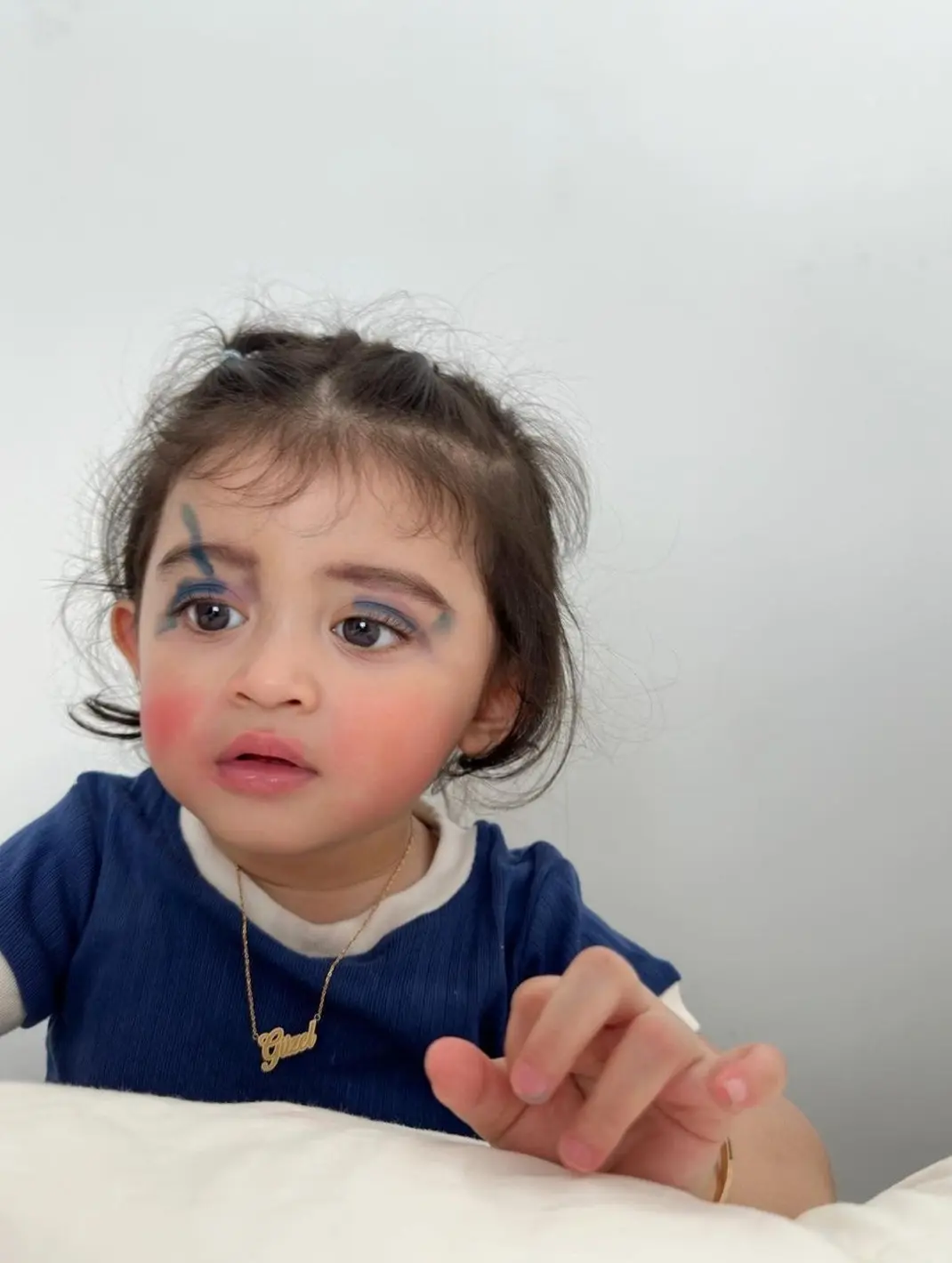 6 Potret Guzel Anak Margin Wieheerm yang Sudah Bisa Makeup Sendiri ...