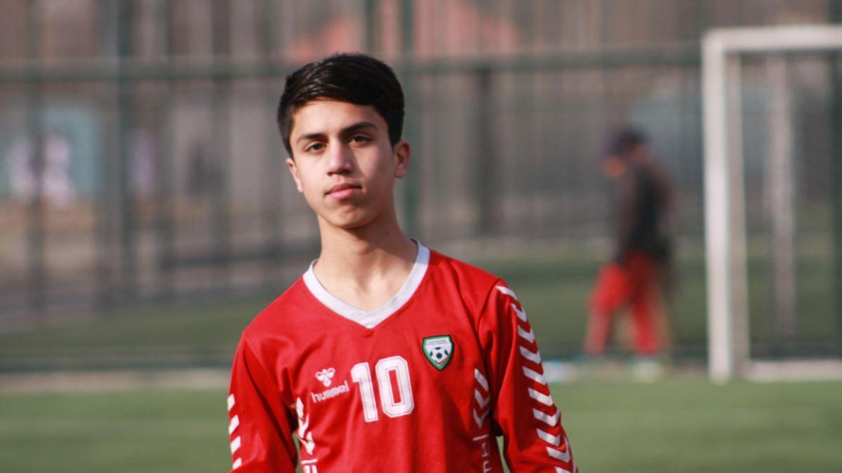 Atlet Sepak Bola Zaki Anwari Tewas Jatuh dari Pesawat AS Saat Taliban ...