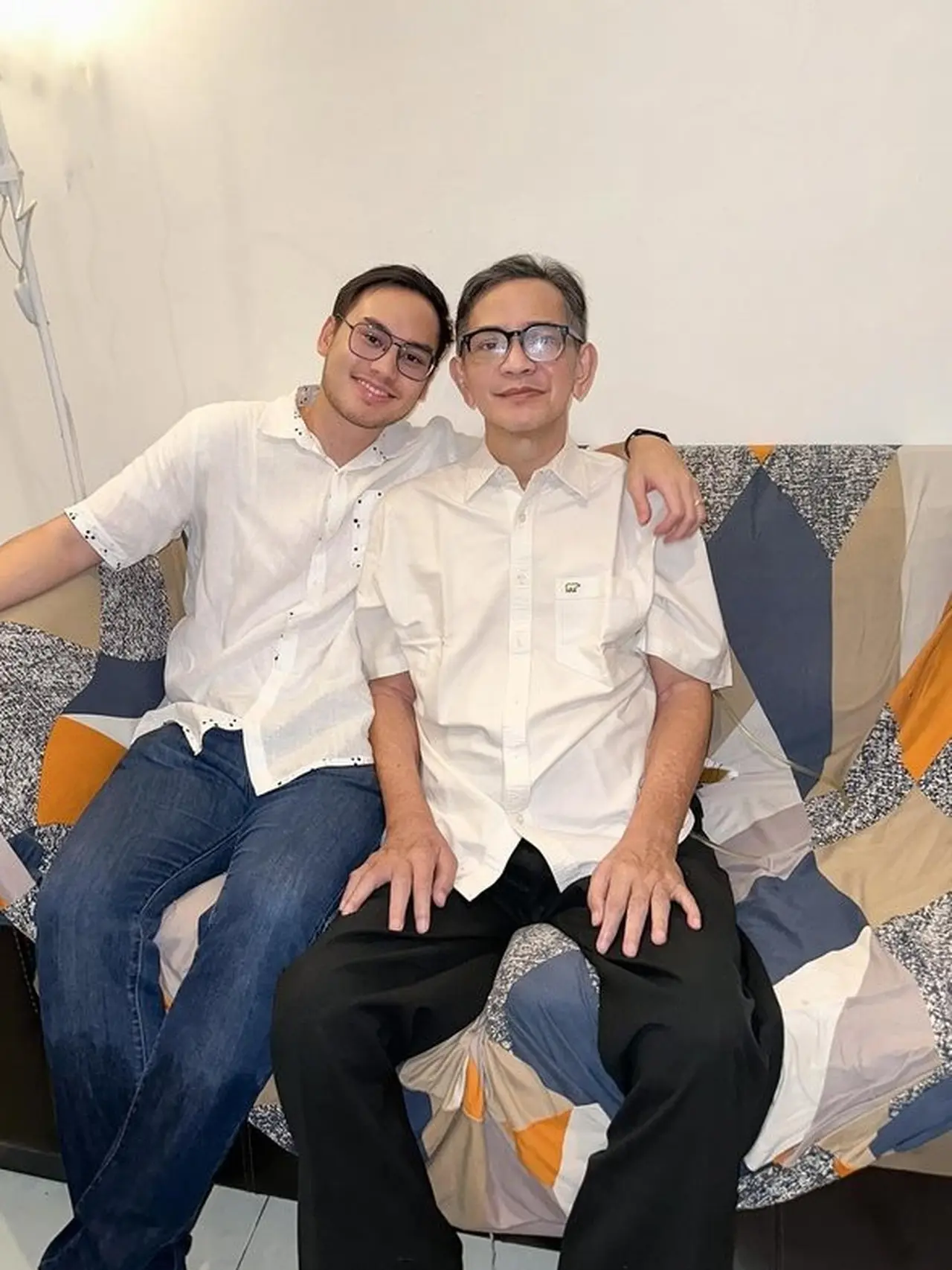 7 Potret Terbaru Ray Sahetapi Usai Stroke, Jalani Lebaran Bareng ...