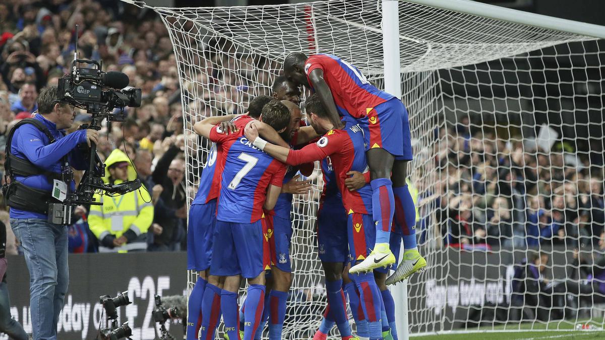 Lirik Lagu Glad All is Over - Anthem Crystal Palace