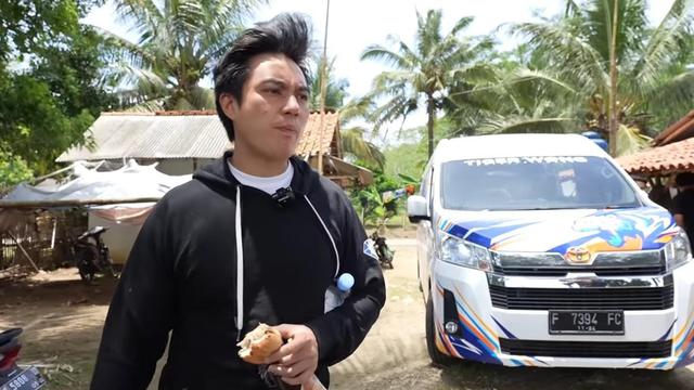 Potret Perjuangan Baim Wong Kunjungi Rumah Penggemar, Tempuh 8 Jam ...