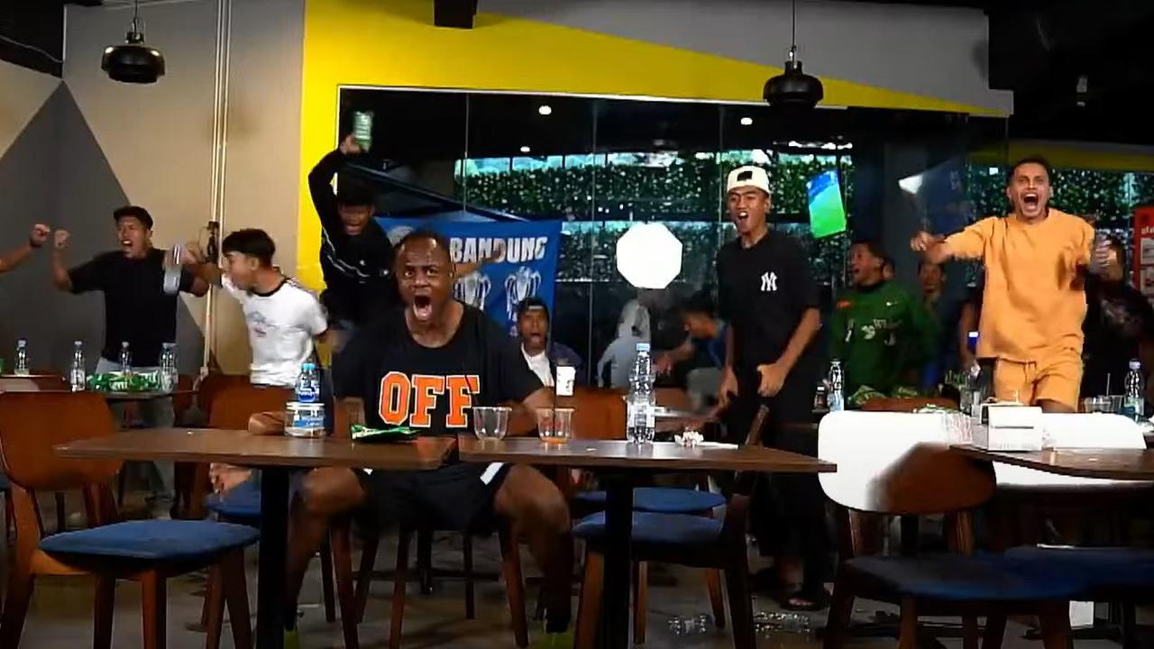 Hebohnya Selebrasi Pemain Persib Setelah Sah Menjuarai BRI Liga 1 2024/ ...