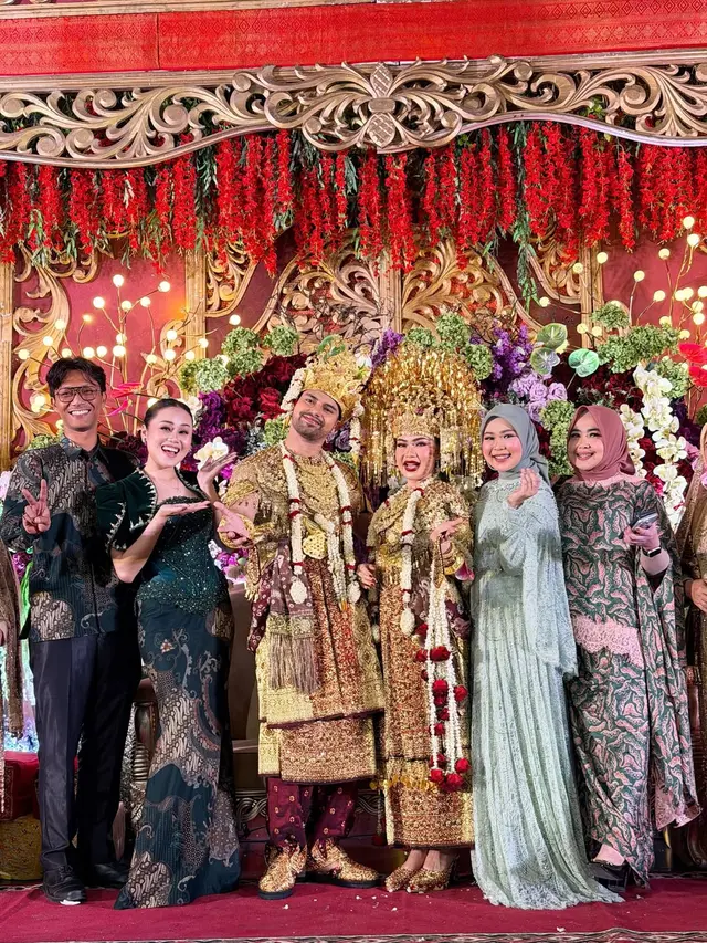 5 Potret Model Gamis Selfi Yamma di Pernikahan Rara LIDA, Anggun Memesona