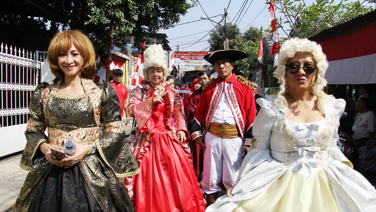 Yati Surachman Kagumi Pameran Seni Rupa Film Indonesia - ShowBiz ...