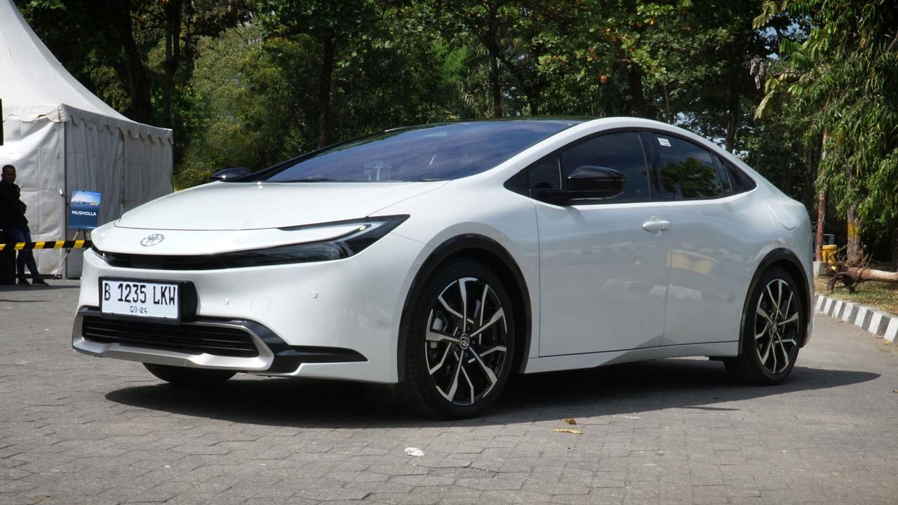 Canggih, Mode EV Toyota Prius PHEV Bisa Tempuh 80 Kilometer