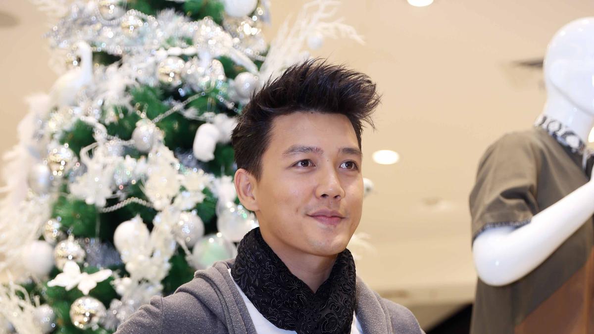 Dirly Idol dan 5 Artis yang Jatuh ke Pelukan Pramugari - Entertainment ...