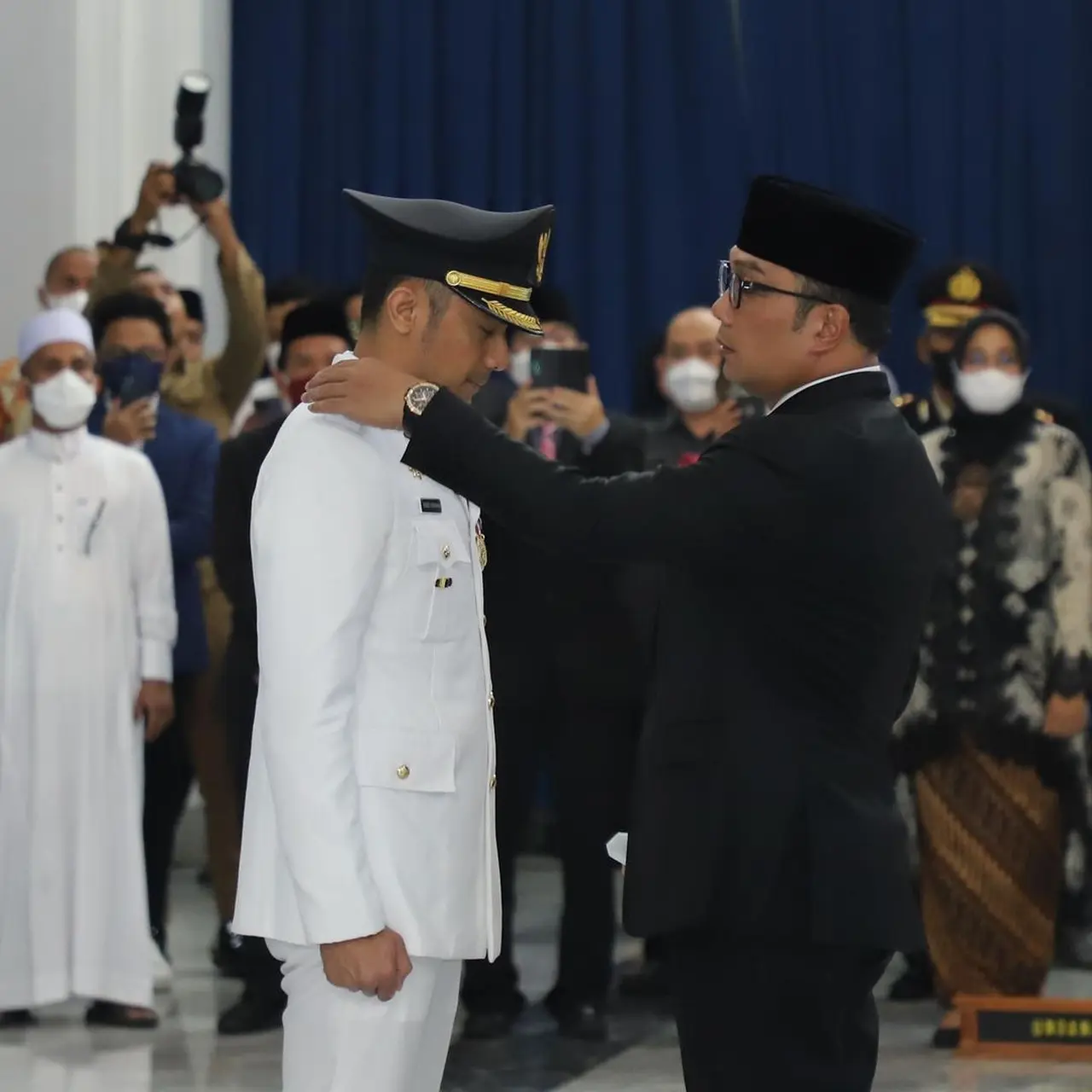 6 Potret Hengky Kurniawan Dilantik Ridwan Kamil sebagai Bupati Bandung ...