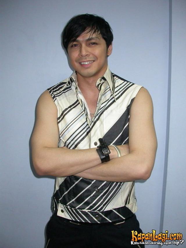 7 Potret Transformasi Thomas Djorghi, Memesona Hingga Usia 50 Tahun ...