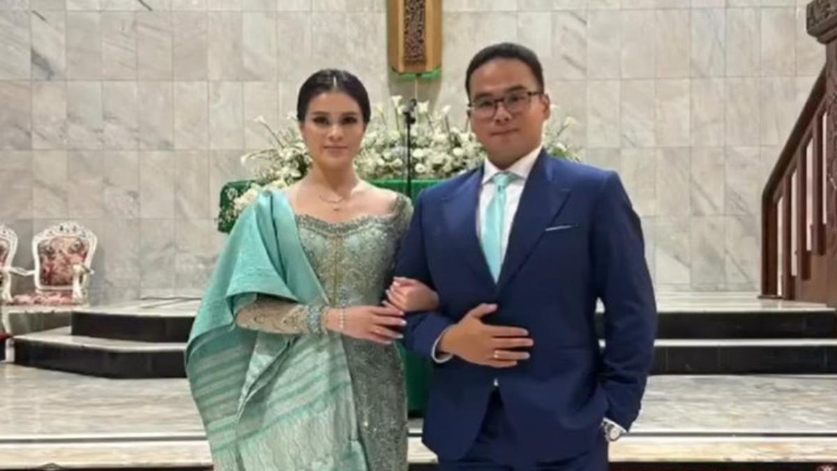 6 Potret Cantik Chen Giovani, Tunangan Anak Hotman Paris yang Baru ...