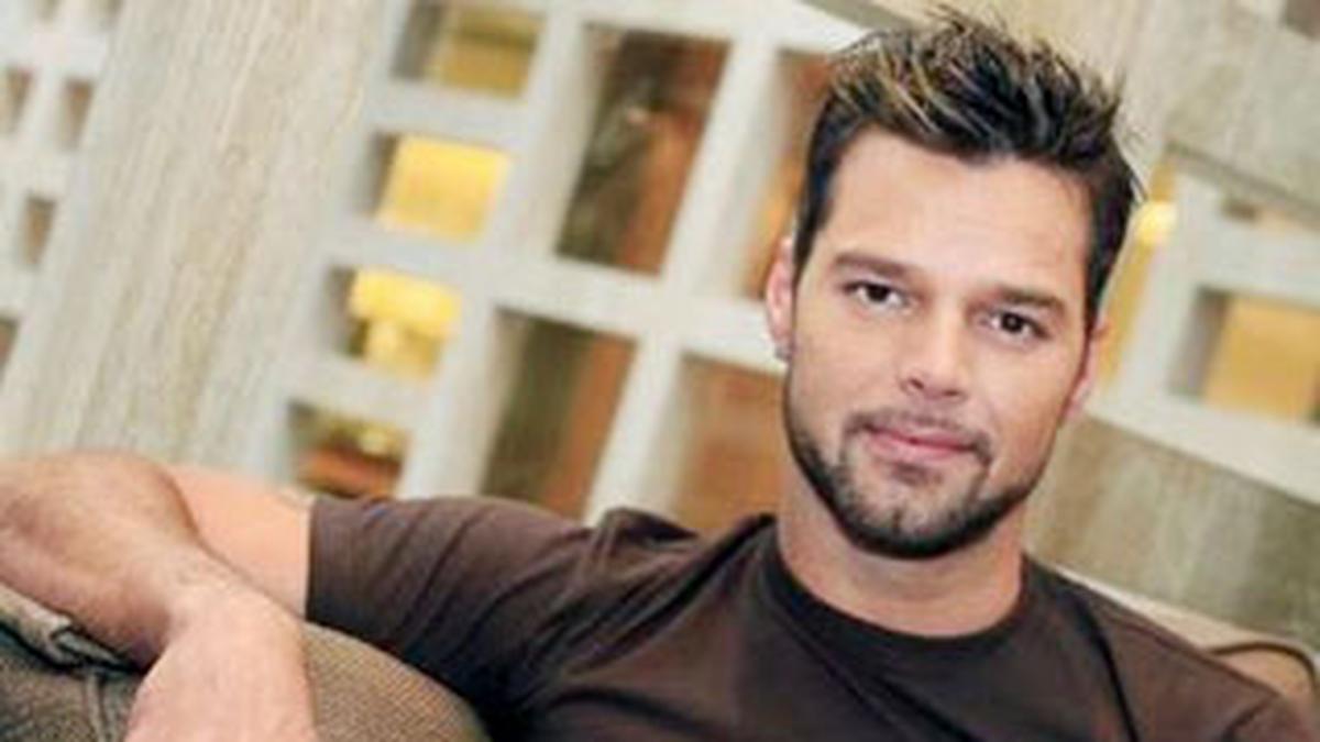 Armani Rancang Baju Konser Ricky Martin - ShowBiz Liputan6.com