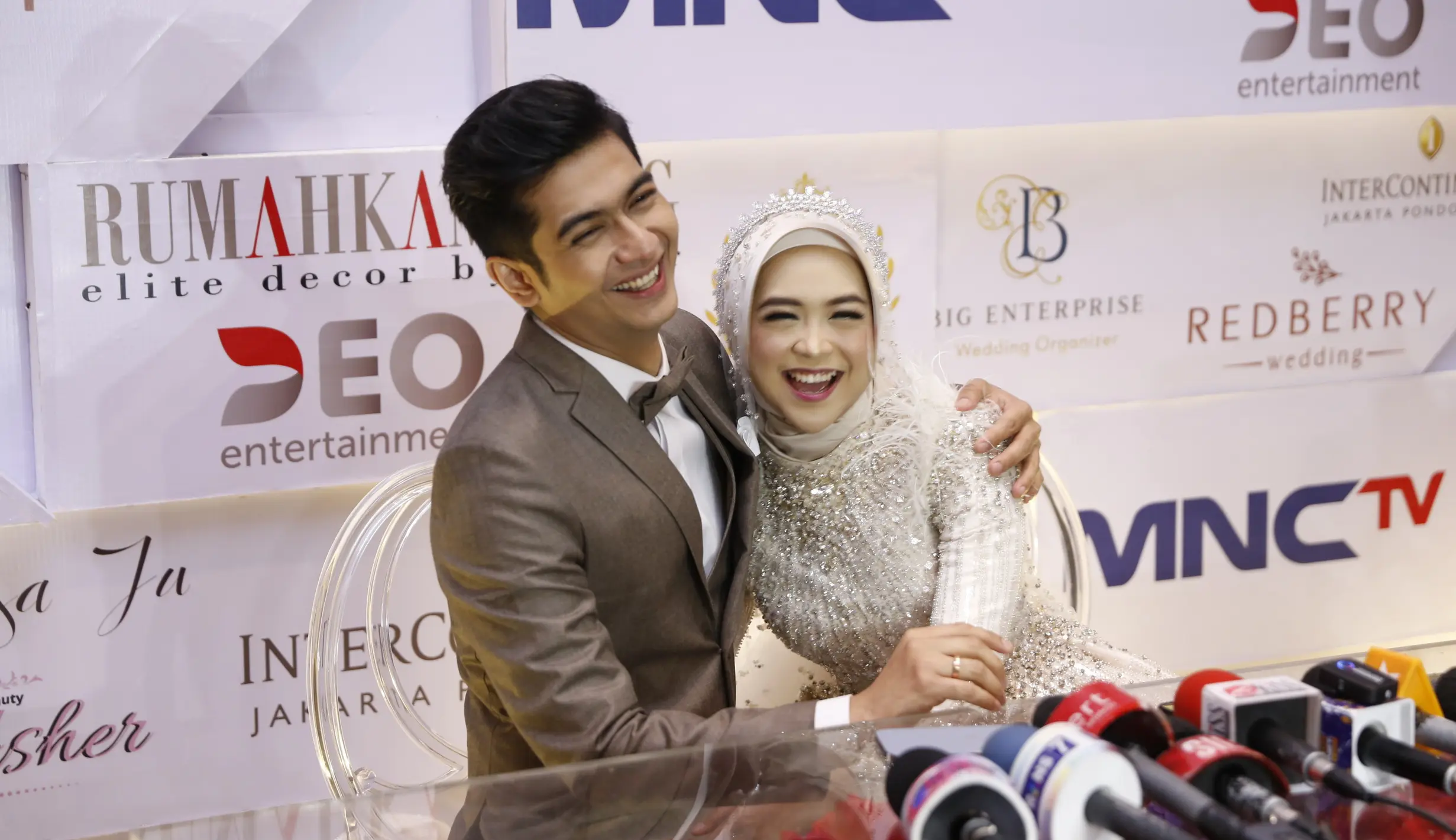 Sama-sama Bucin, Ria Ricis dan Teuku Ryan Buat Perjanjian Unik Setelah Menikah - Photo Fimela.com