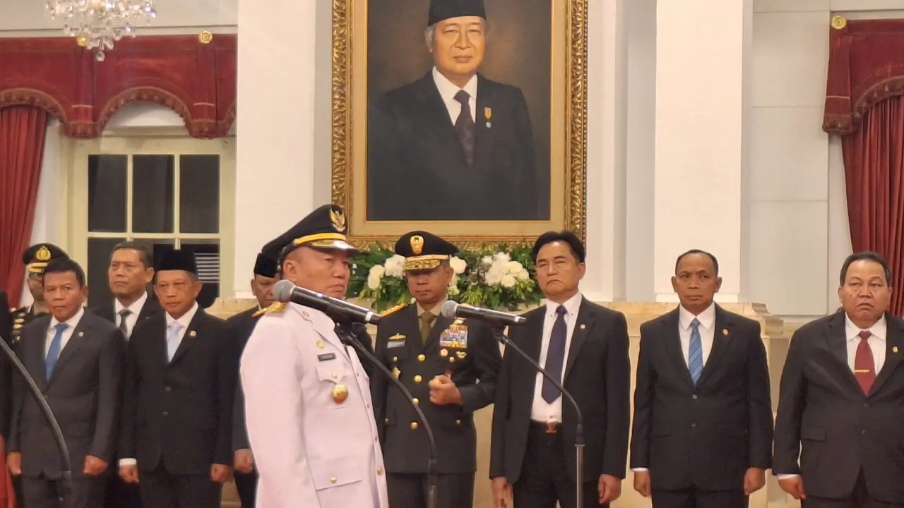 Prabowo Lantik Muhidin Jadi Gubernur Kalimantan Selatan Gantikan ...