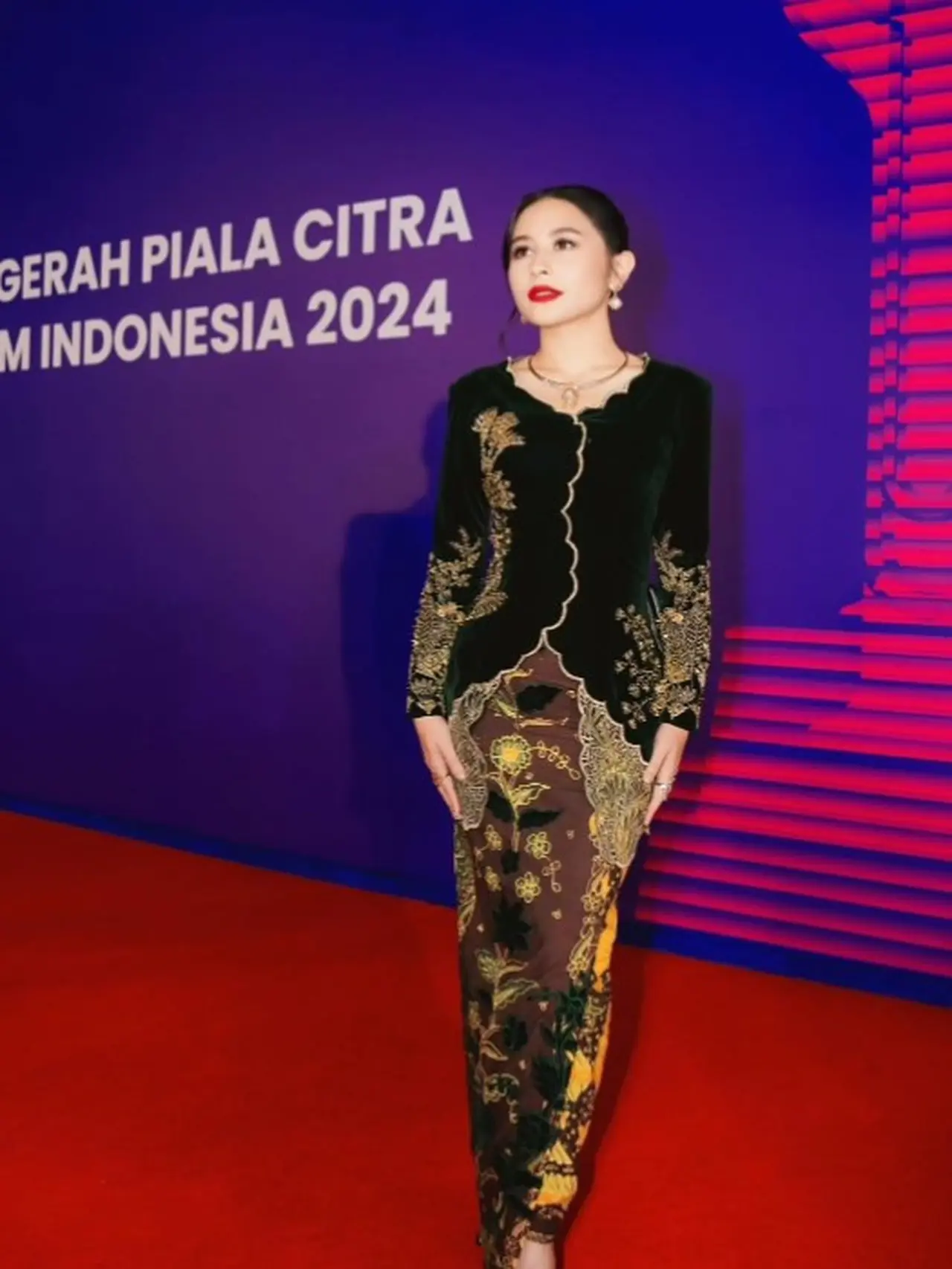 Potret Prilly Latuconsina dengan Busana Hitam, Inspirasi Tampil Jenjang ...