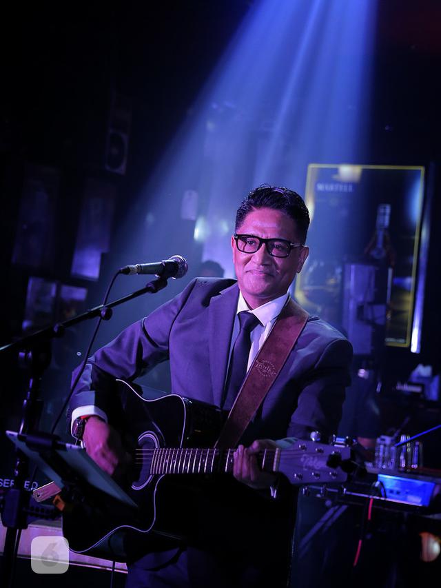 Di Konsernya, Andre Hehanusa Ajak Penonton Nyanyi Bersama - ShowBiz ...