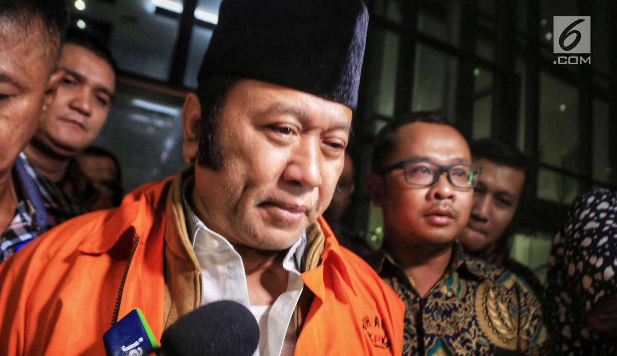 FOTO: KPK Resmi Tahan Bupati Lampung Selatan - Foto Liputan6.com