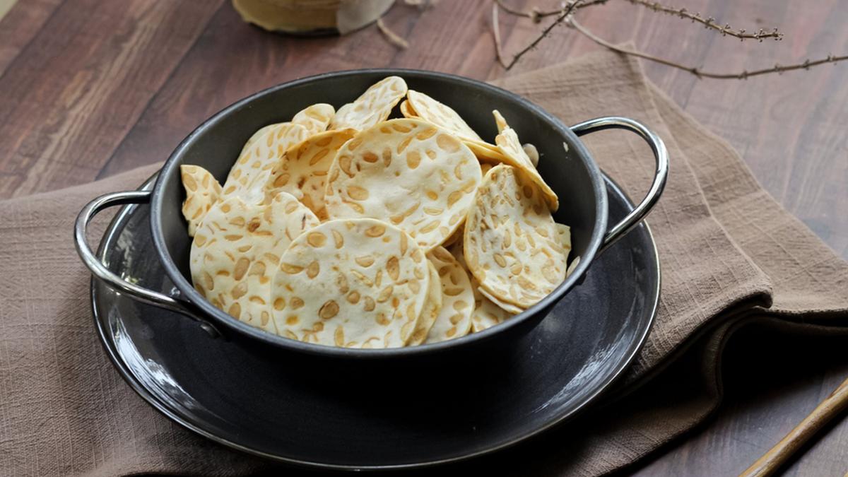 Resep Cara Membuat Keripik Tempe Sagu yang Renyah - Food Fimela.com