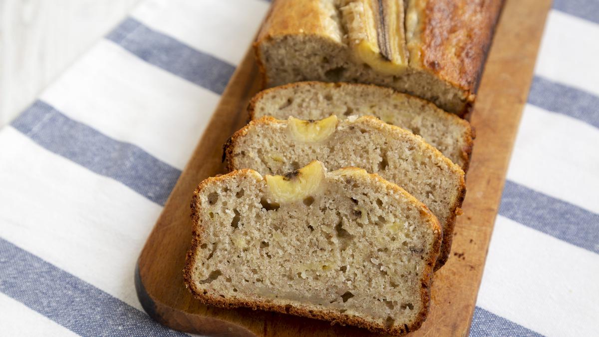 Resep Bolu Pisang Sederhana Takaran Sendok yang Lembut dan Wangi - Food Fimela.com