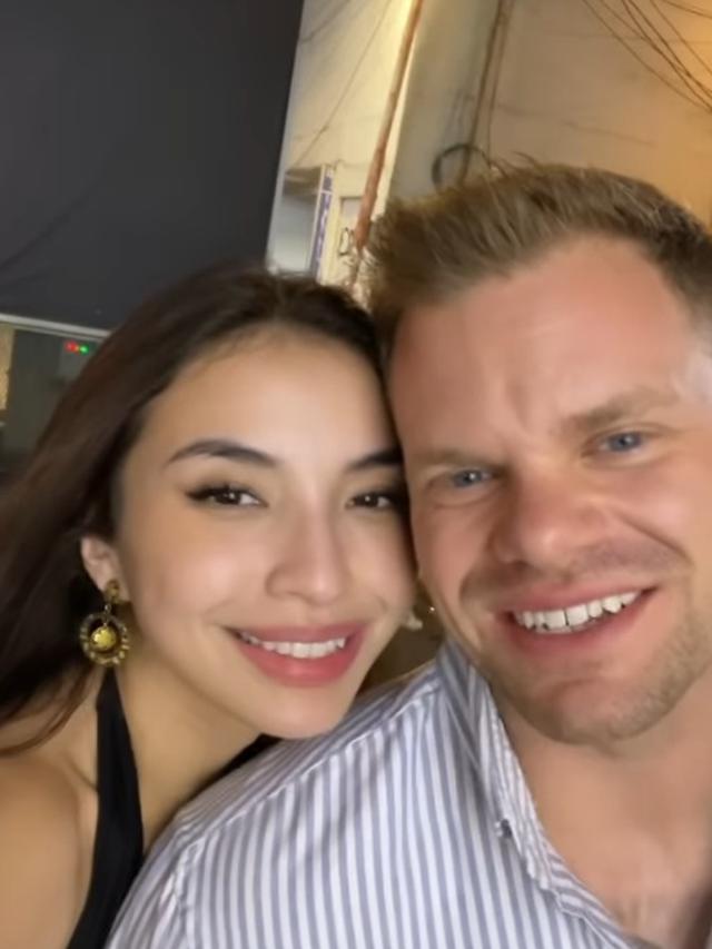 7 Potret Manohara dan Kristian Hansen Resmi Pacaran, Penantian 17 Tahun
