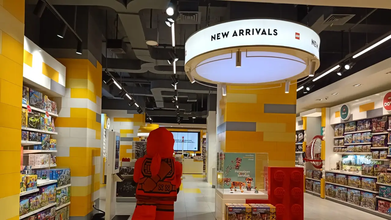 Ada Cerita Jakarta di Dinding Toko Lego Tersertifikasi Terbesar di ...