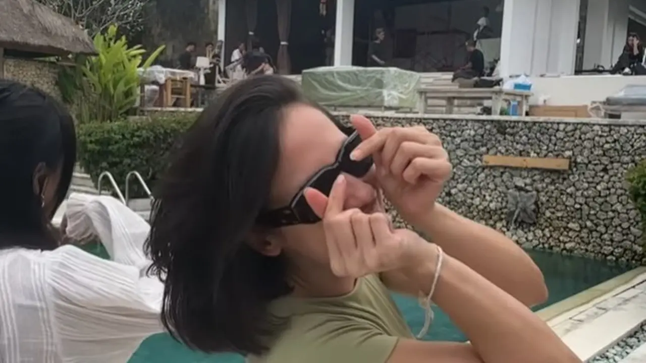 7 Potret Pevita Pearce Jadi Sutradara dan Produser untuk Pertama Kali, Banjir Dukungan Artis ...