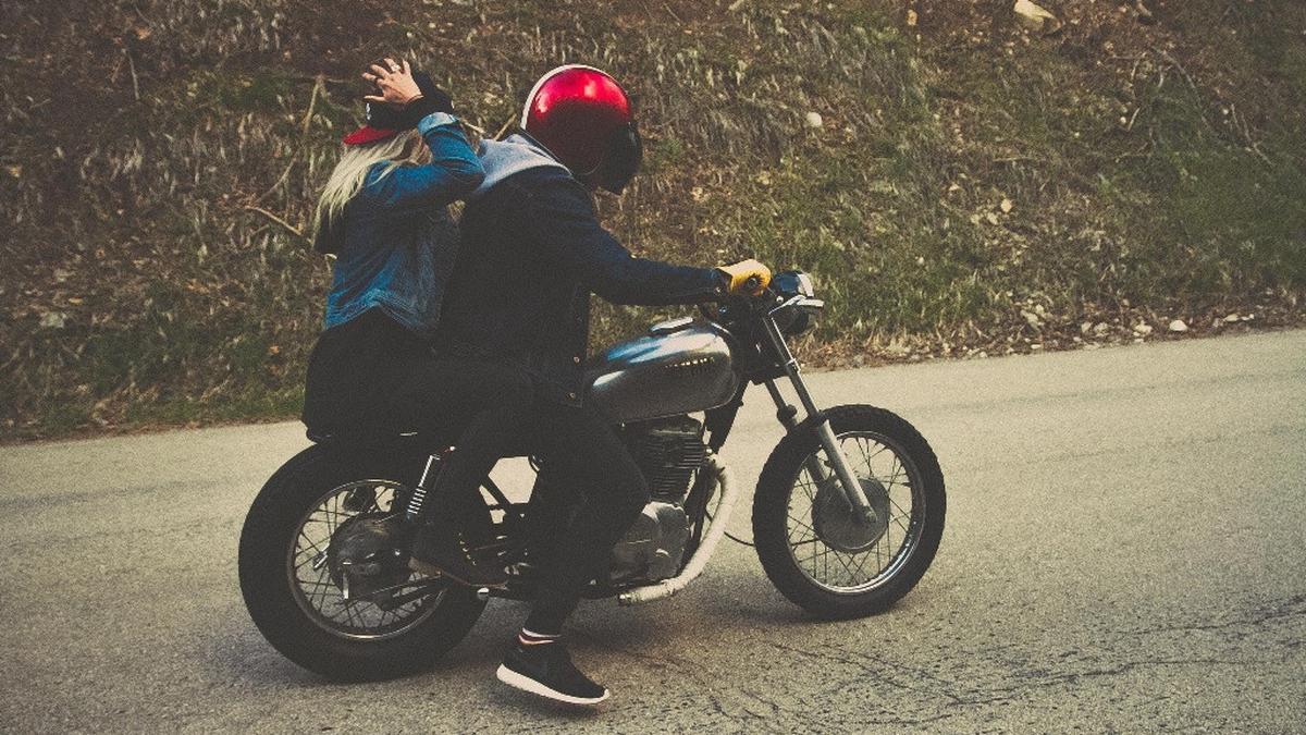 Pasangan yang ke Mana-mana Naik Motor Pasti Dapat Keistimewaan Ini ...