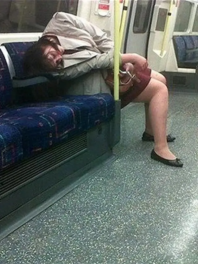 6 Potret Aksi Emak-emak di KRL Ini Bikin Tepuk Jidat, Ada yang Pernah Viral - Hot Liputan6.com