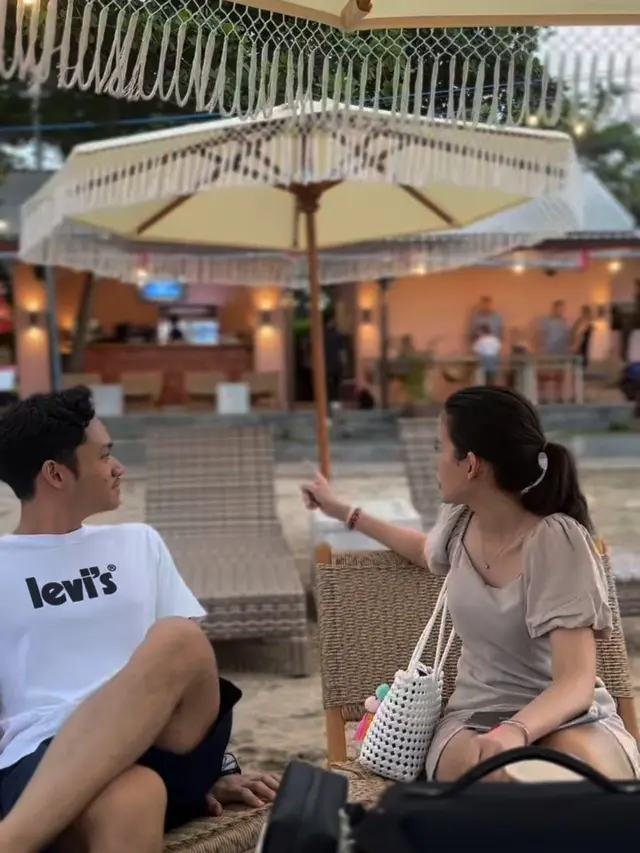 7 Potret Sarah Menzel Buka Restoran Seafood di Bali, Azriel Nyusul ...