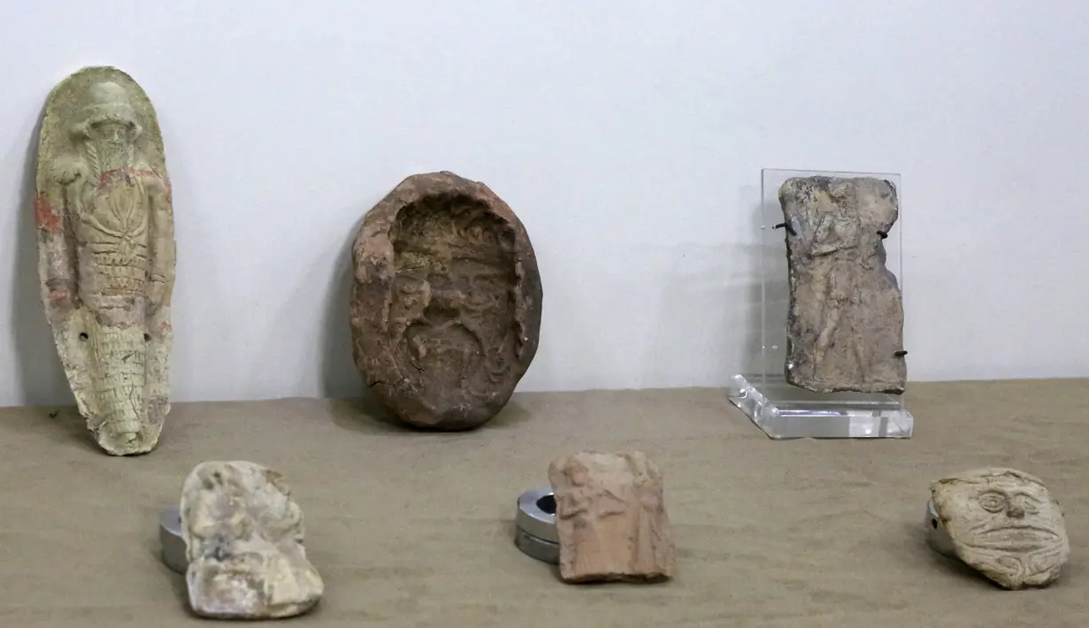 FOTO: Ratusan Tablet Tulisan Paku Kuno Dikembalikan ke Irak - Foto ...