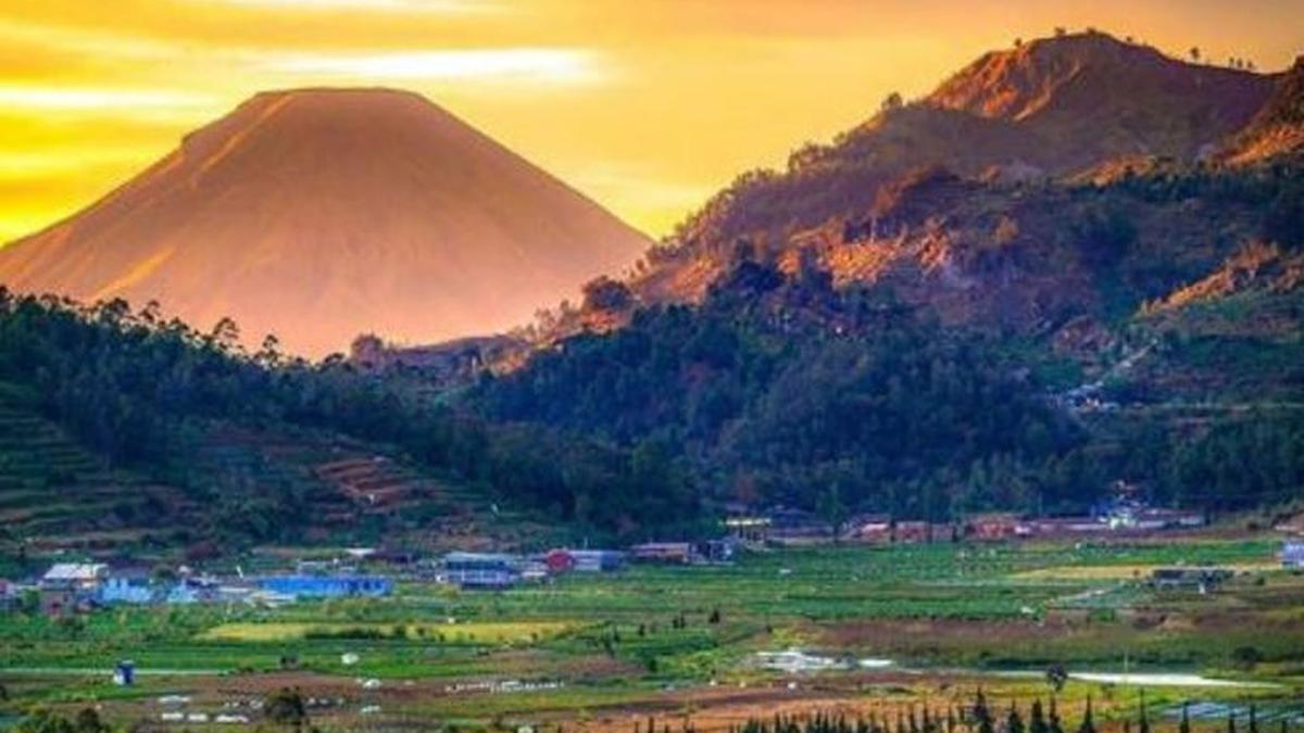 Kembali Dibuka, Simak Syarat untuk Mendaki Gunung Prau