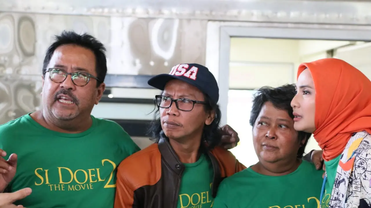 Pemain Si Doel The Movie 2 Hibur Pemudik di Gambir dan Kampung Rambutan ...