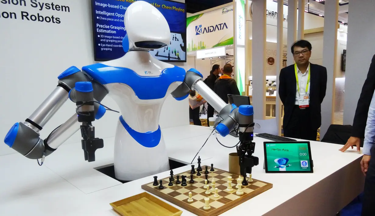 Robot Jago Main Catur Unjuk Kemampuan di CES 2017 - Foto Liputan6.com