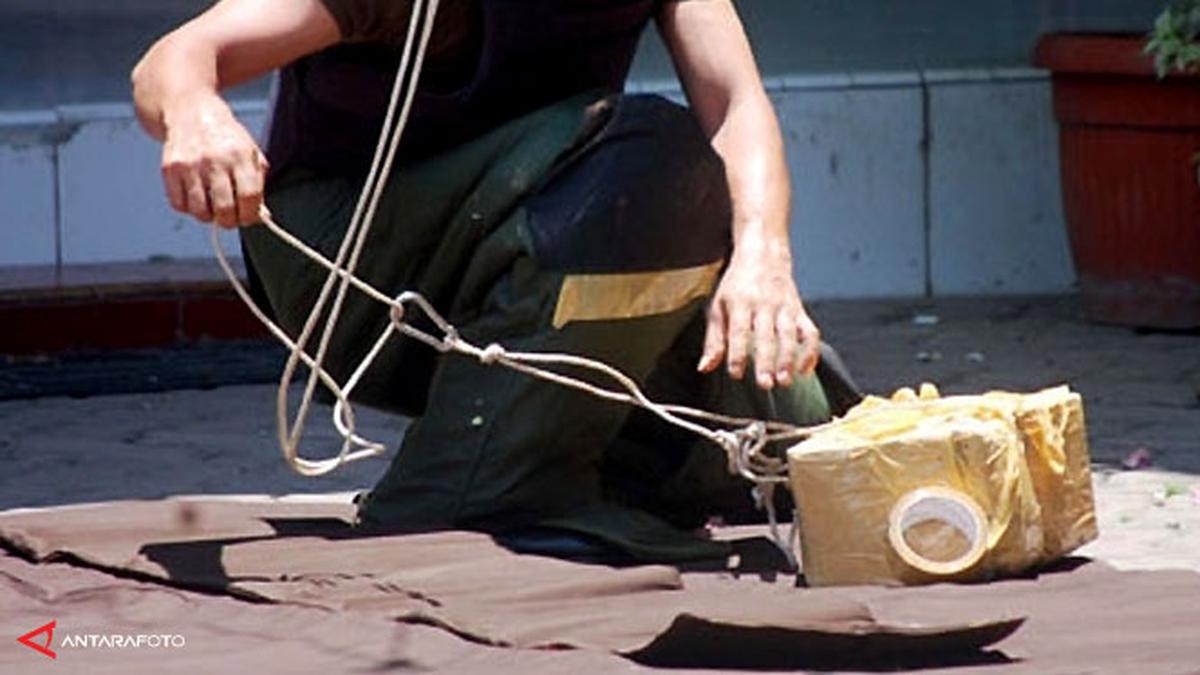 Paket Diduga Bom di Bandara Ternyata Cuma Alat Setrum Ikan - News ...