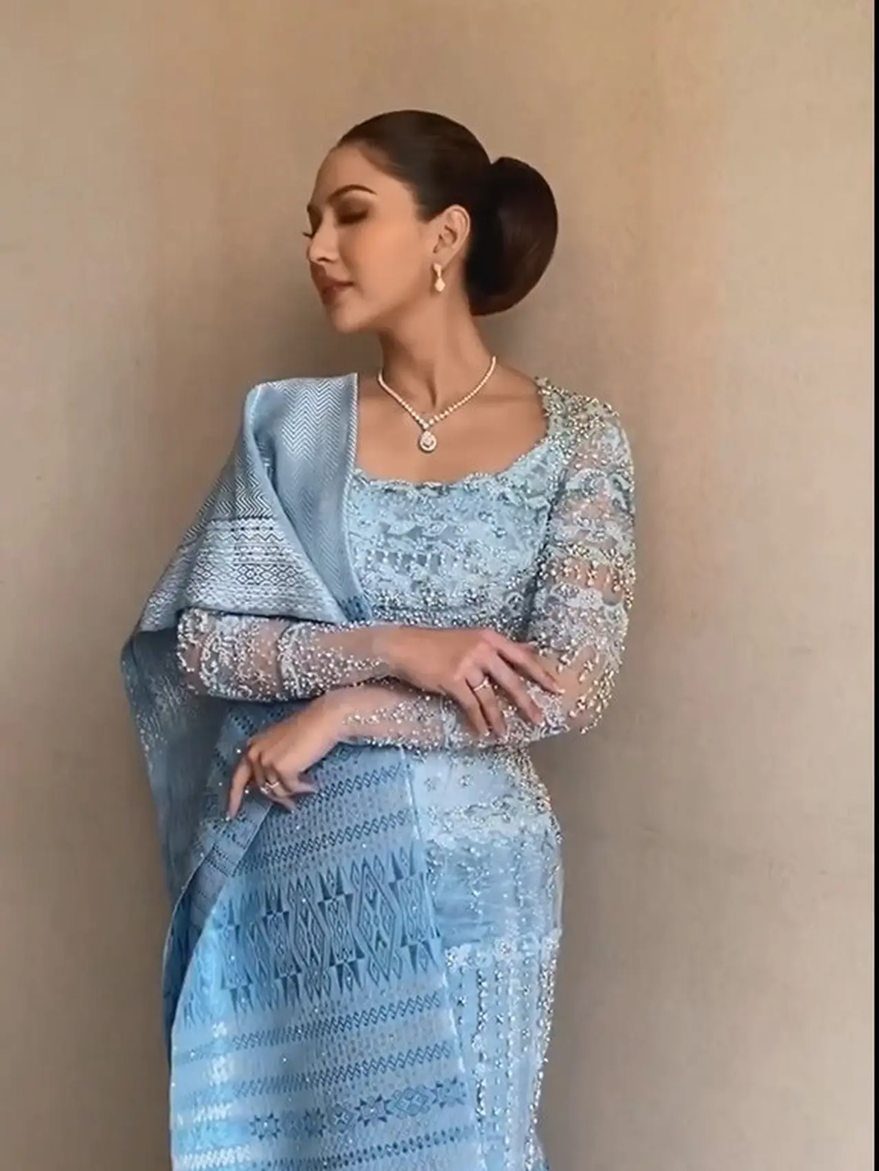 Pesona Jessica Mila dalam Balutan Kebaya Martumpol, Siap Menikah dan ...